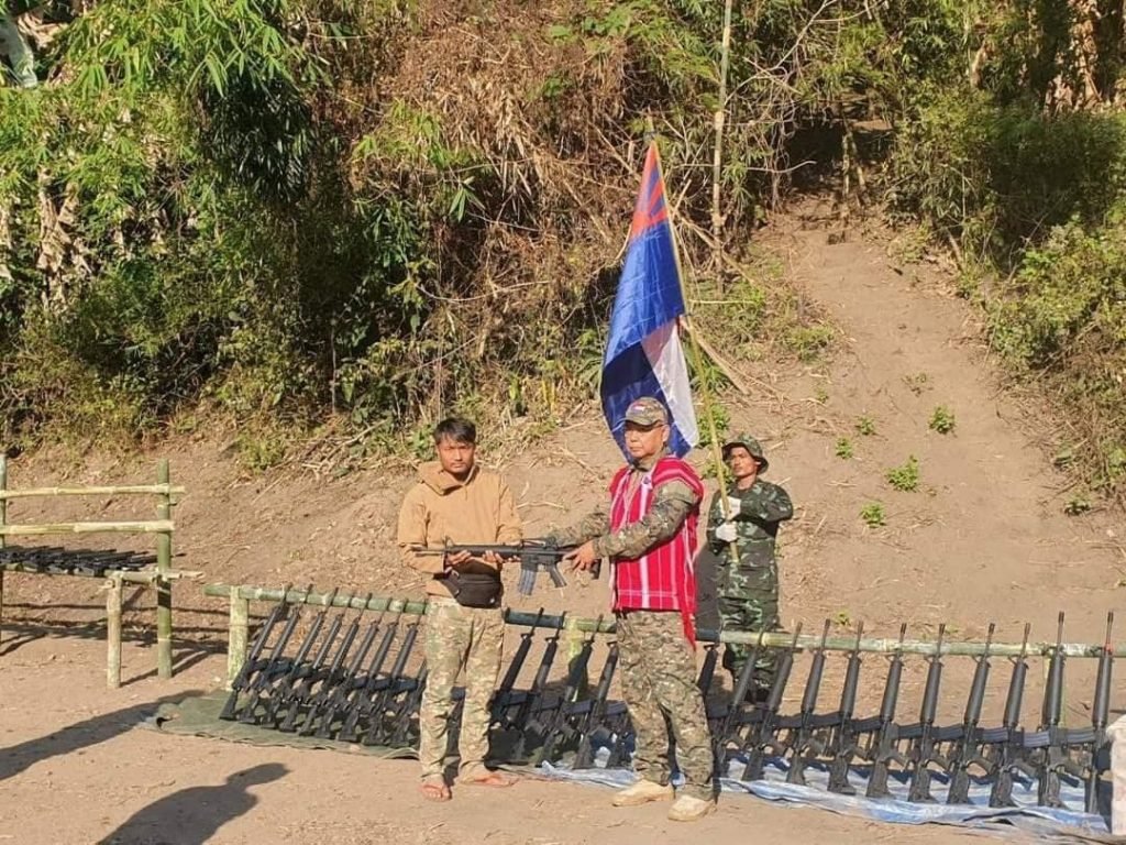 Knu တပ်မဟာ ၆ နယ်မြေက ကော်ဘရာစစ်ကြောင်း၏ စစ်သင်တန်း ဆင်းပွဲသို့ Nug ဝန်က
